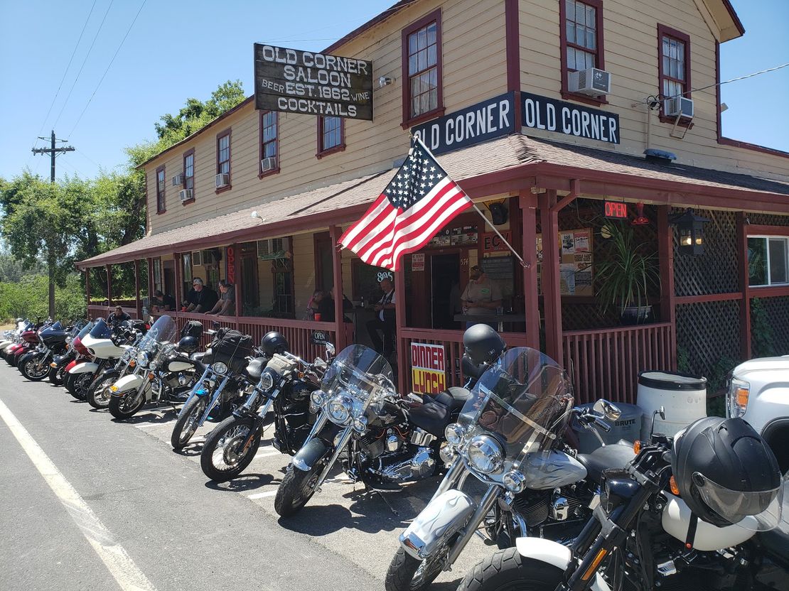 Ira’s Old Corner Saloon - GoCalaveras.com